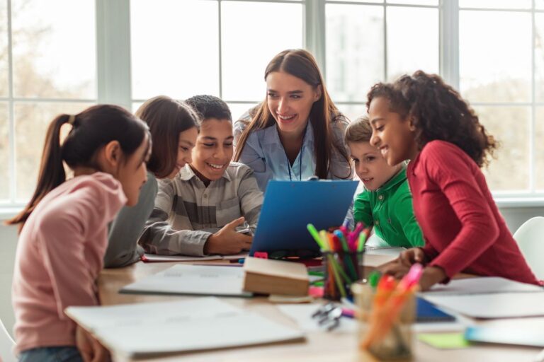 Lavorare coi bambini: tutti gli sbocchi professionali